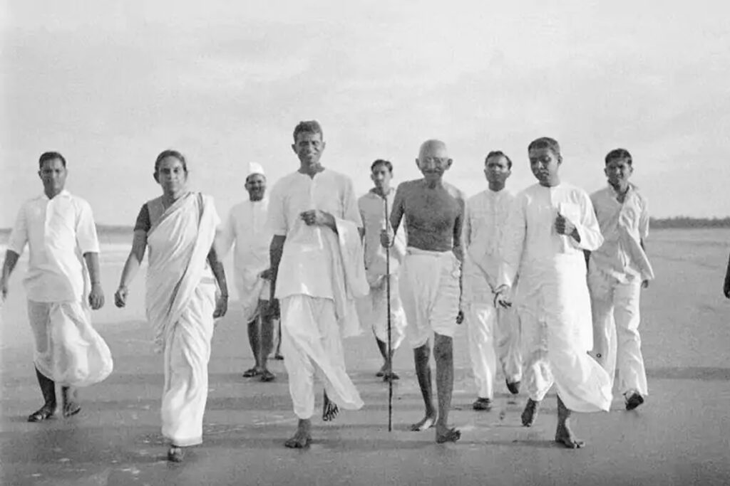 AITUC (All India Trade Union Congress) formed on 1